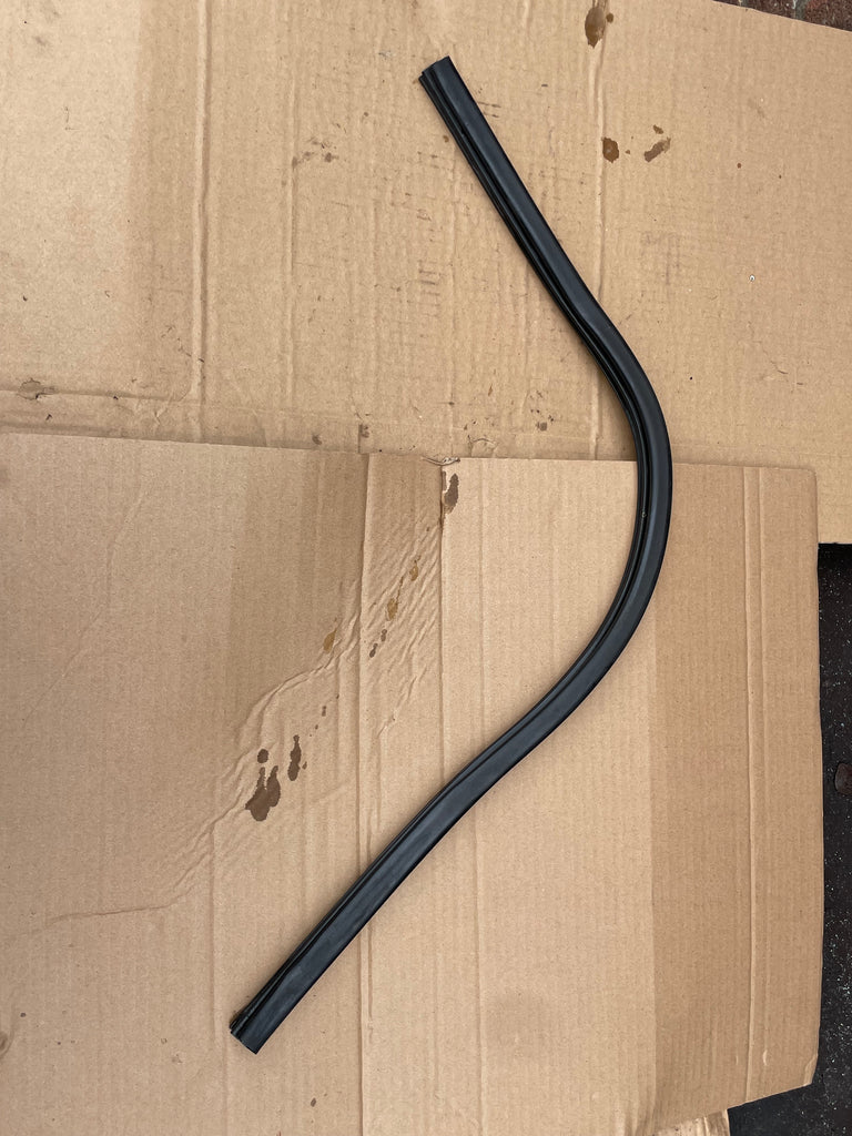 Jaguar X308 XJ8 Under Bonnet Rubber Trim Seal Left – Black Cherry Jaguar
