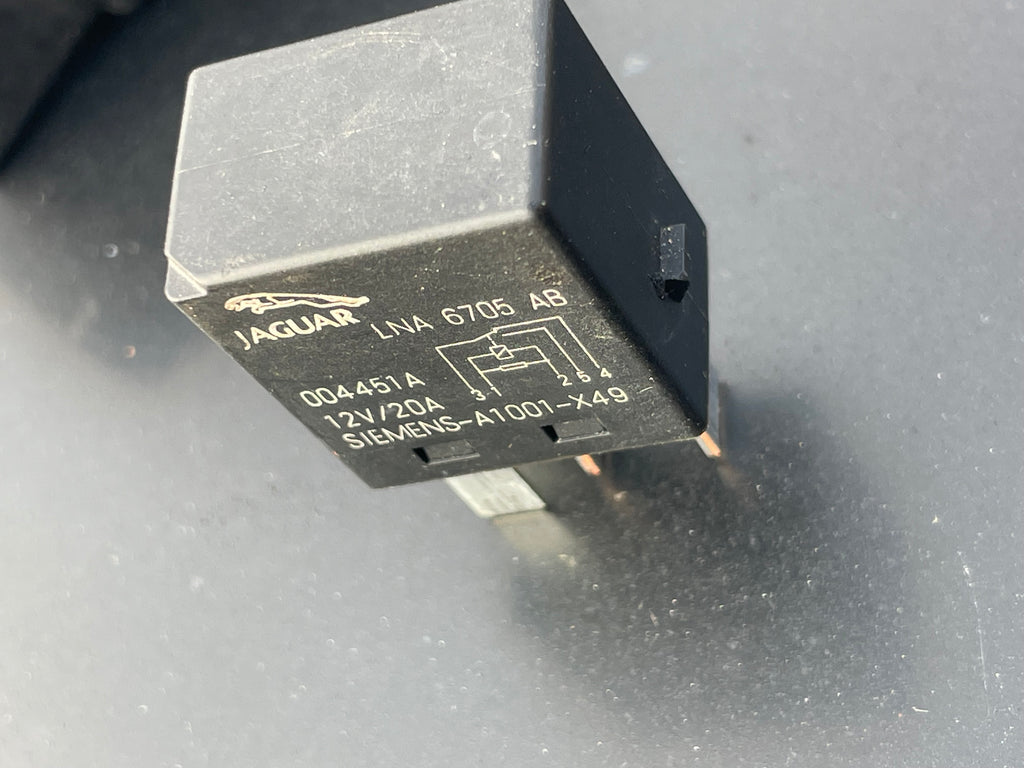 Jaguar X300 X308 X100 Multifunction Relay LNA6705AB – Black Cherry Jaguar