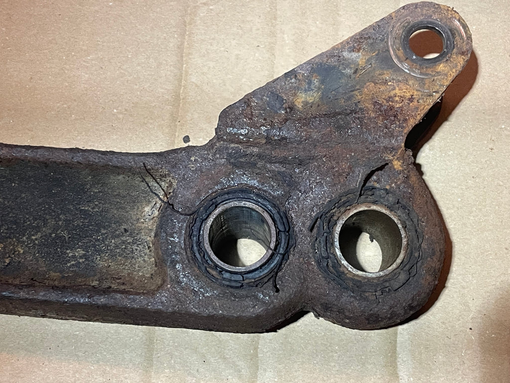 Daimler Jaguar X300 XJ40 Rear wishbone/ subframe to differential Tie B ...
