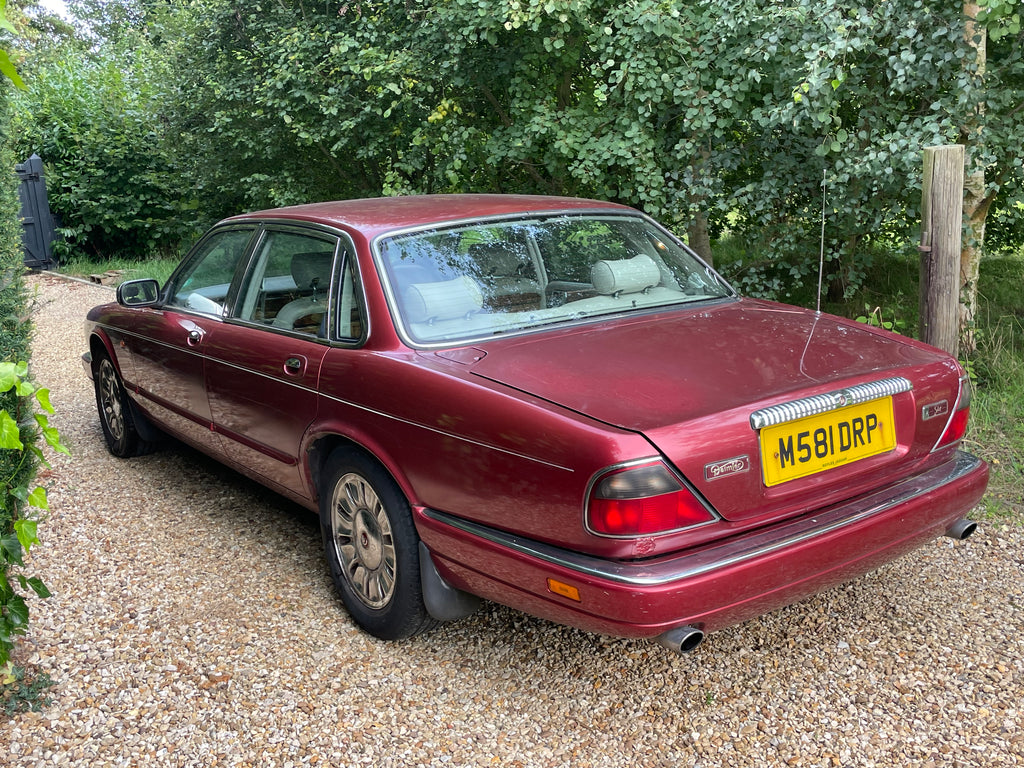 BREAKING 95 Daimler Six Vanden Plas 4.0 SWB Jaguar X300 XJ6 CFH AGD ...