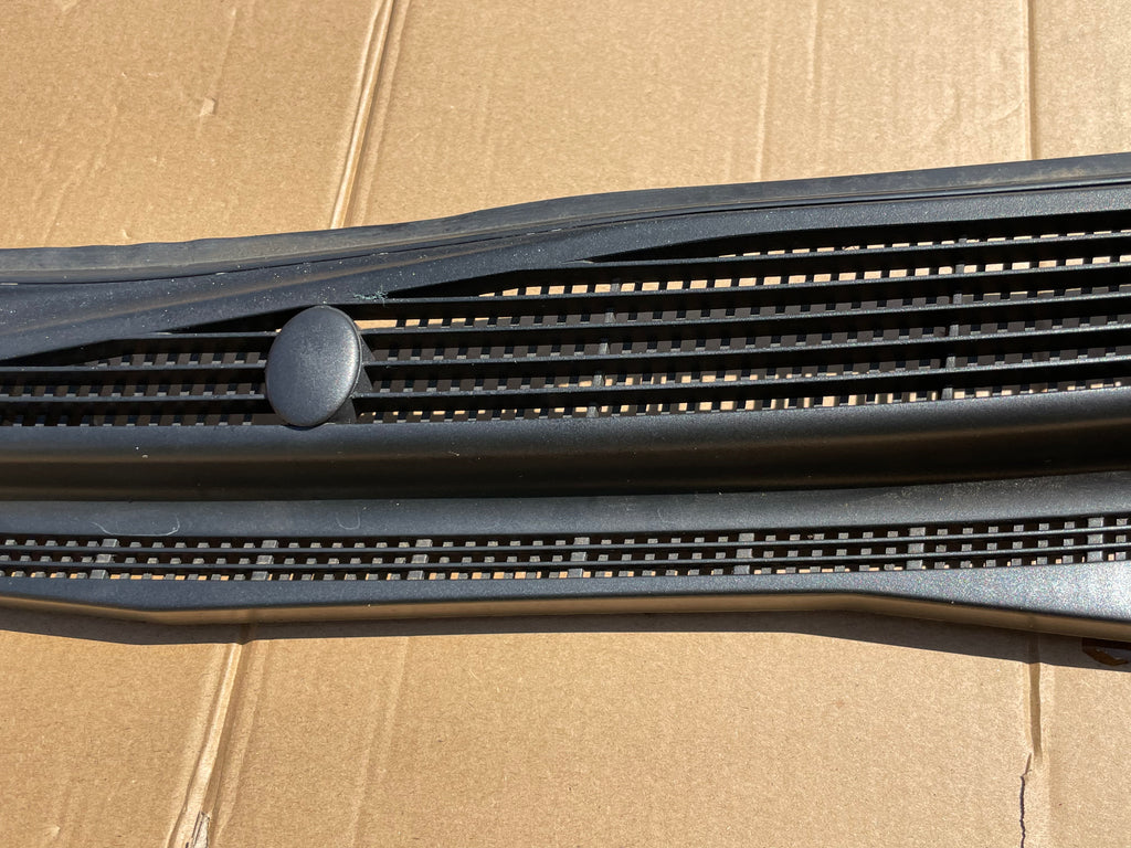 Daimler Jaguar X308 XJ8 97-2002 windscreen finisher scuttle top cover ...