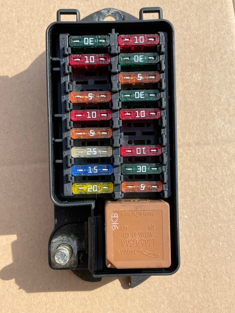 Jaguar Daimler X308 engine bay Fusebox LNE2800AA – Black Cherry Jaguar