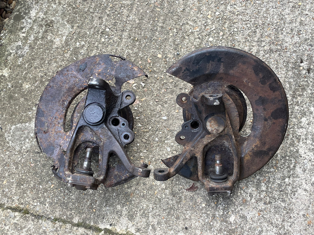 Jaguar XJ40 X300 Front hubs uprights x2 – Black Cherry Jaguar