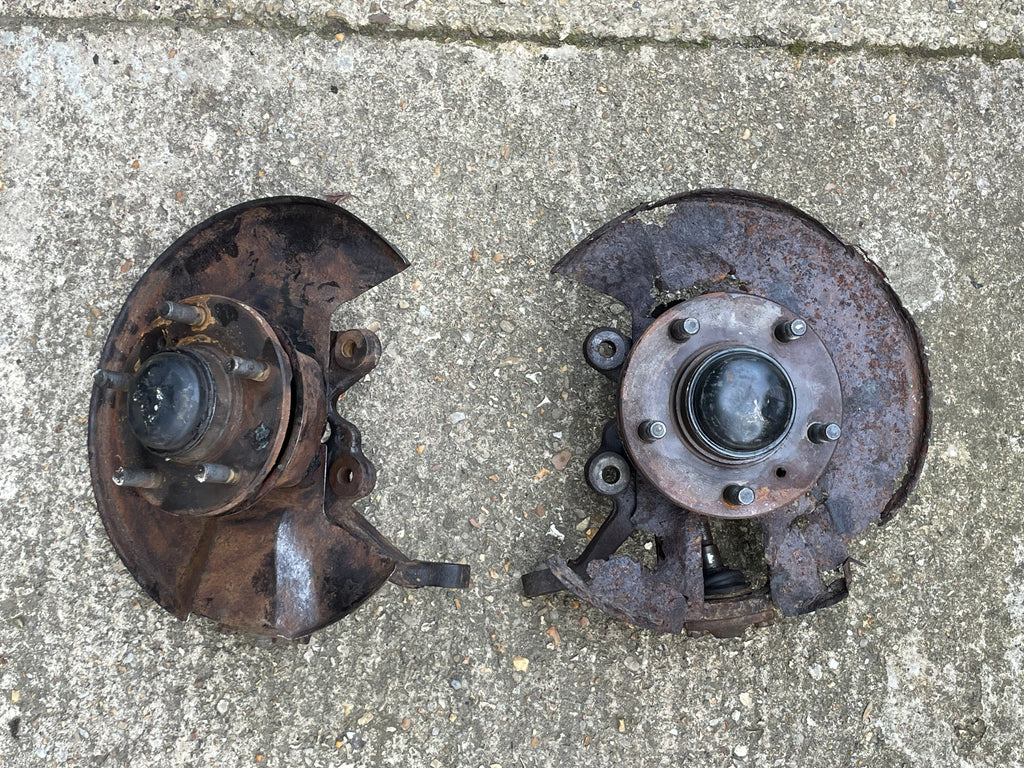 Jaguar XJ40 X300 Front hubs uprights x2 – Black Cherry Jaguar