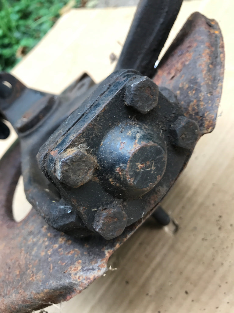 Jaguar X300 XJ40 OSF Hub Front Right – Black Cherry Jaguar