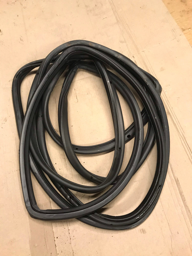 Daimler Jaguar XJ40 Left rear door aperture rubber seal – Black Cherry ...