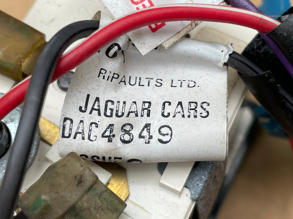 JAGUAR XJS analogue Clock pre facelift – Black Cherry Jaguar