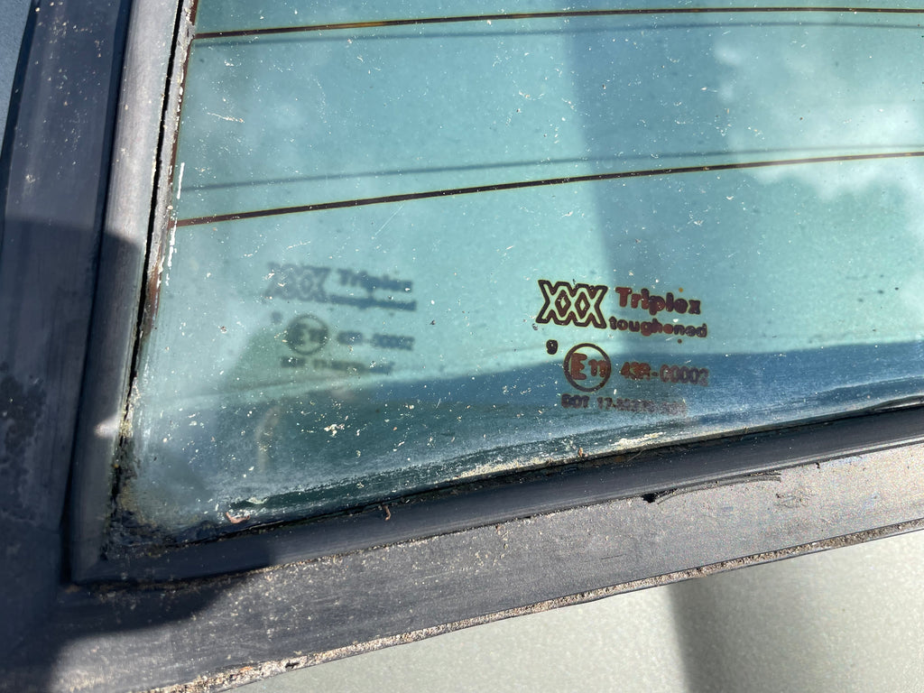 Jaguar XJS Pre facelift Rear screen window glass and rubber seal ...