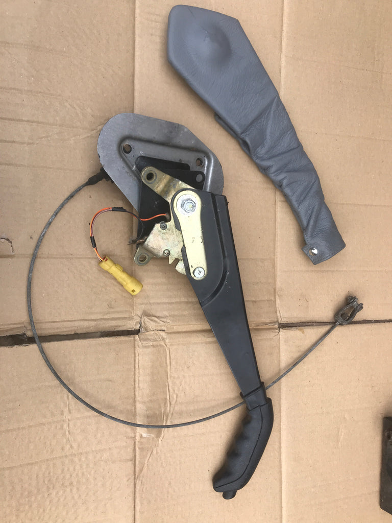 Jaguar XJ40 Handbrake lever & Grey leather gator – Black Cherry Jaguar