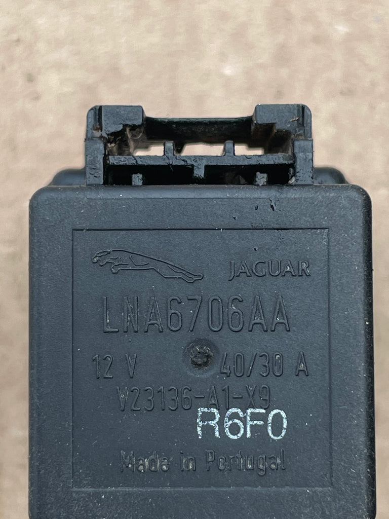 Jaguar X300 X308 Multifunction Relay – Black Cherry Jaguar