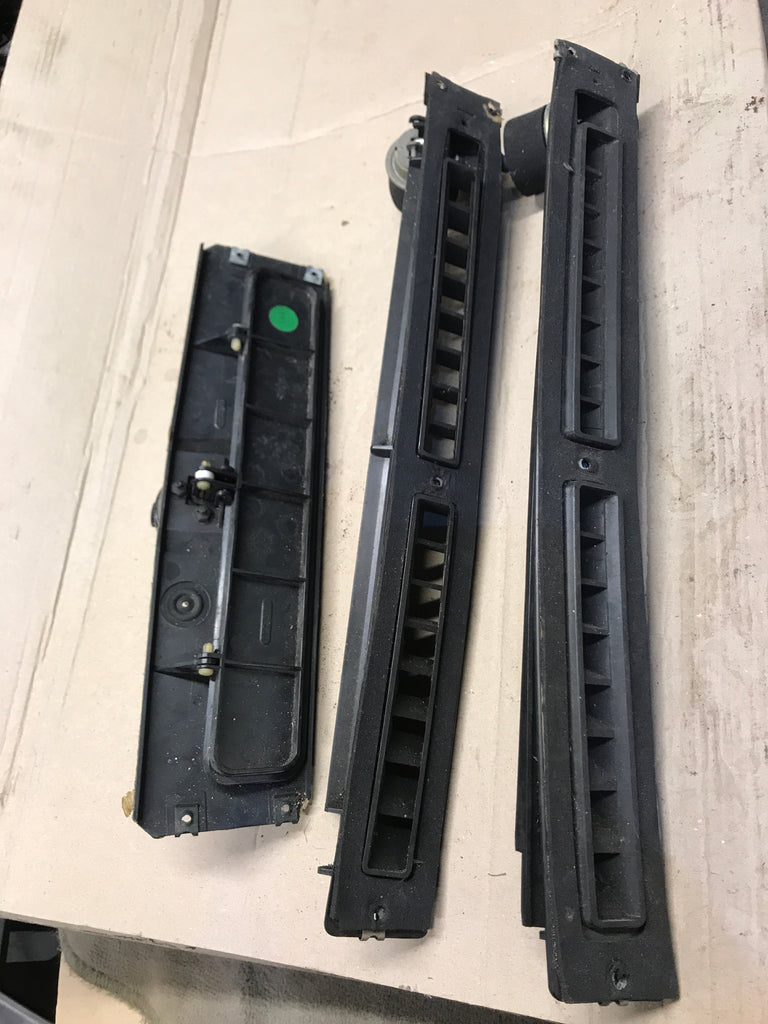 Jaguar XJ40 dash vacuum vent flaps x3 – Black Cherry Jaguar