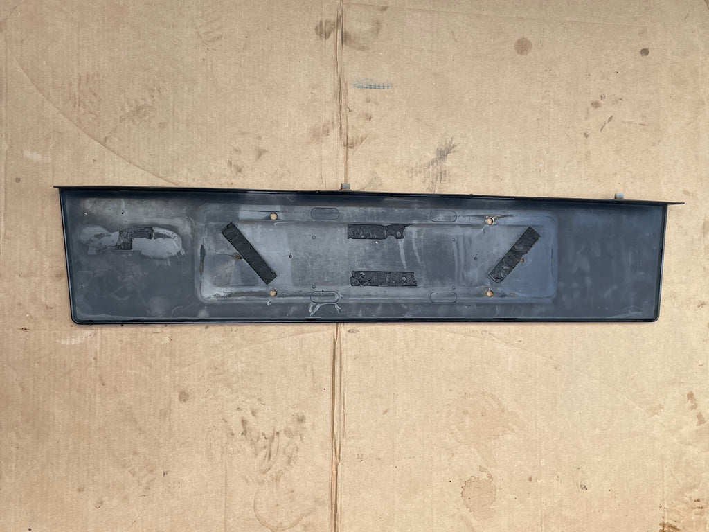 Jaguar XJ40 XJ6 Boot trunk lid black infill trim surround finisher mou ...