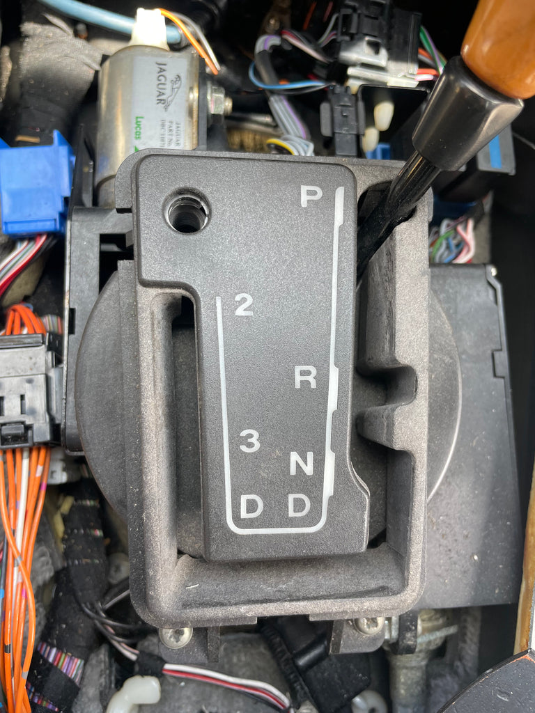 Jaguar X300 94-97 J-Gate Shifter top cover – Black Cherry Jaguar