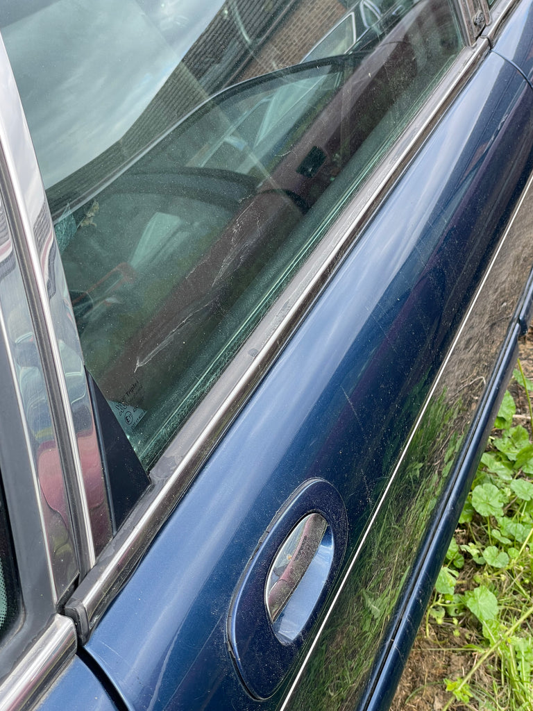 Jaguar Daimler LWB X300 X308 Waist line seal Right side rear – Black ...